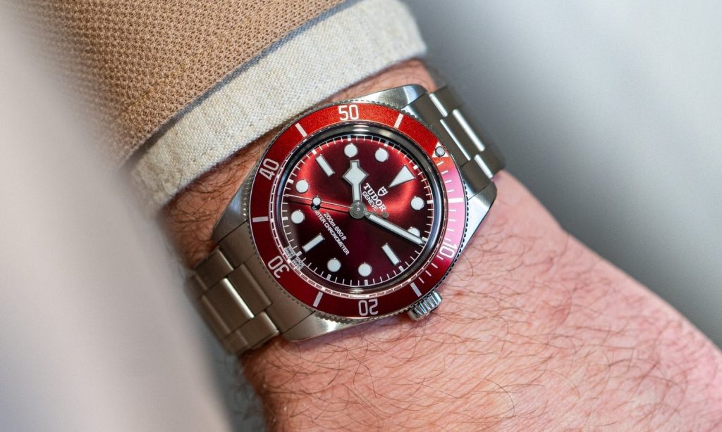 TUDOR Black Bay 58 Bordeauxrot: Diese Farbe sah keiner kommen - ALTHERR ...